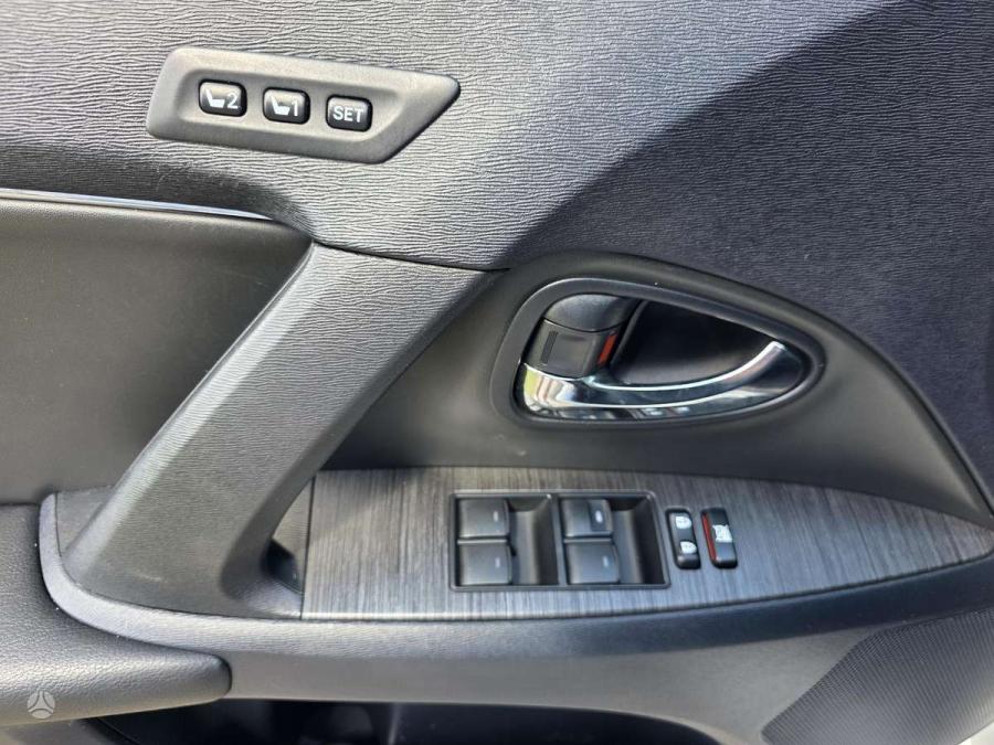 Grey Toyota Avensis 2010 in Telschi, with an engine capacity of 2.23 L and mileage of 248 thousand km for 4350 €, photo 27 on AUTOMOTO.COM.LV