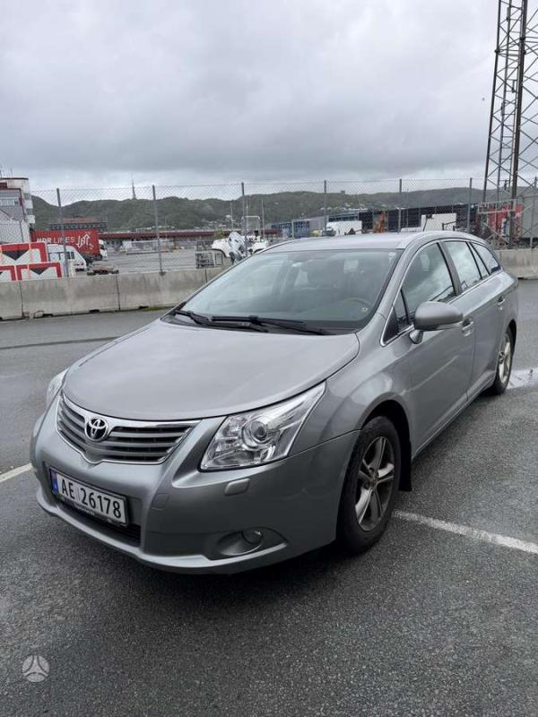Серый Тойота Авенсис 2010 в Пасвалис, объемом двигателя 1.79 л и пробегом 240 тыс. км за 2800 €, фото 3 на AUTOMOTO.COM.LV