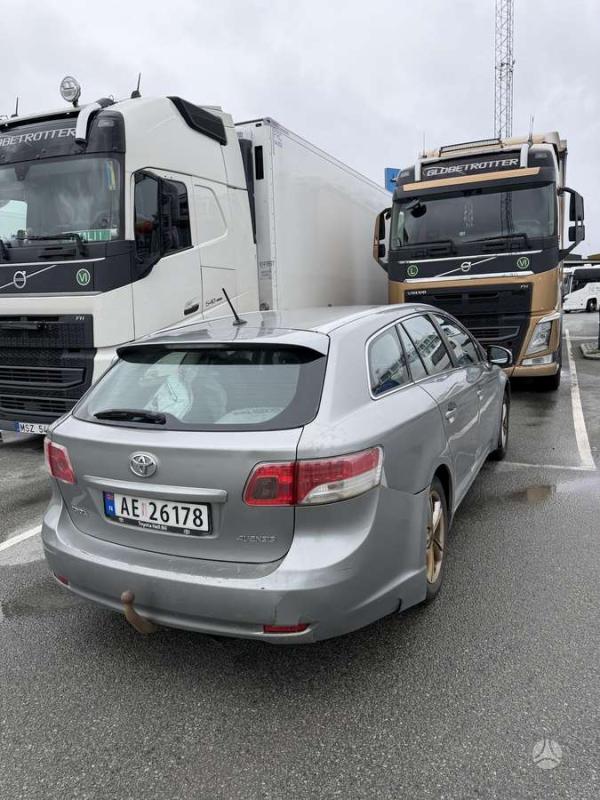 Серый Тойота Авенсис 2010 в Пасвалис, объемом двигателя 1.79 л и пробегом 240 тыс. км за 2800 €, фото 5 на AUTOMOTO.COM.LV