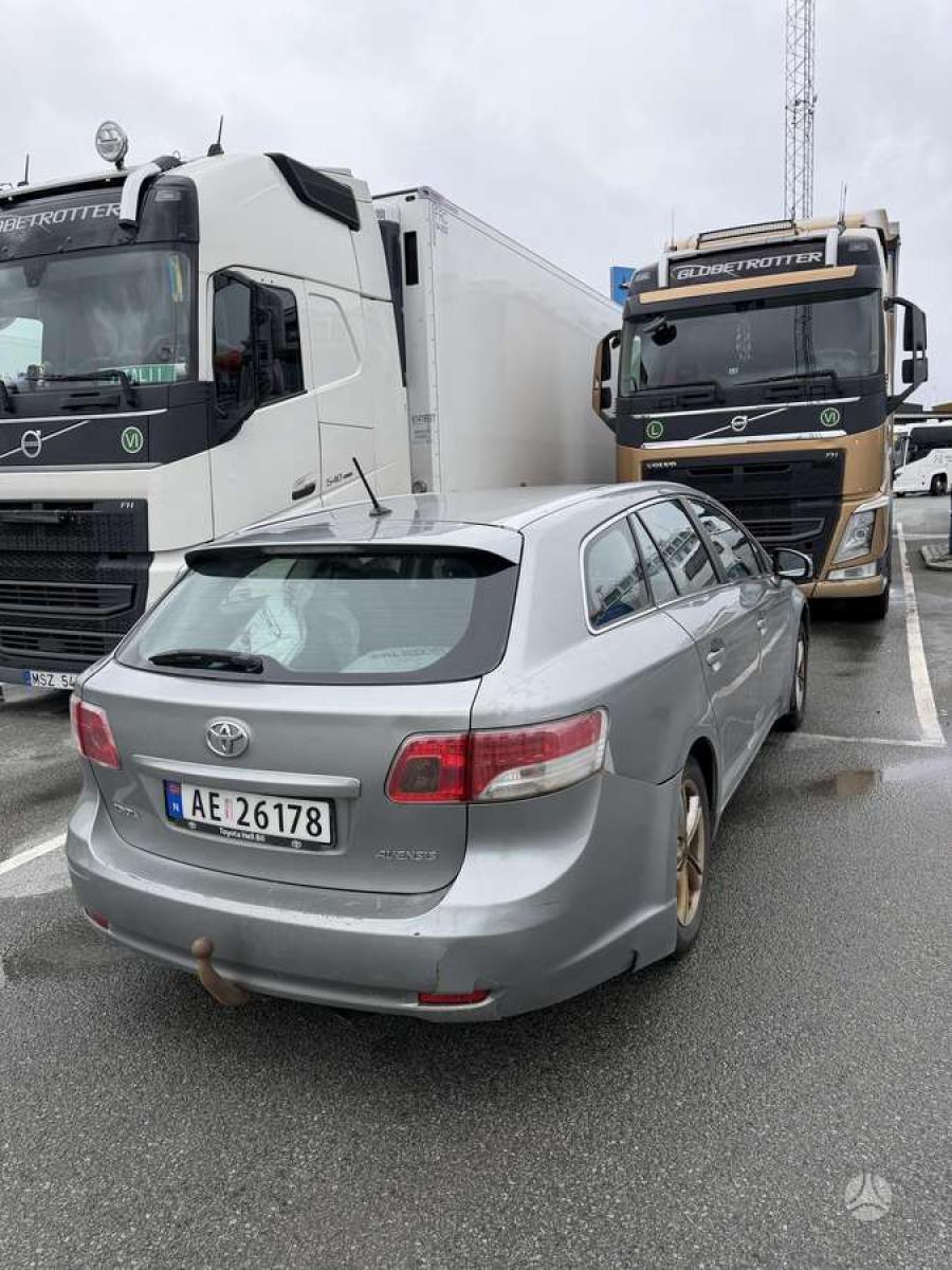 Серый Тойота Авенсис 2010 в Пасвалис, объемом двигателя 1.79 л и пробегом 240 тыс. км за 2800 €, фото 6 на AUTOMOTO.COM.LV