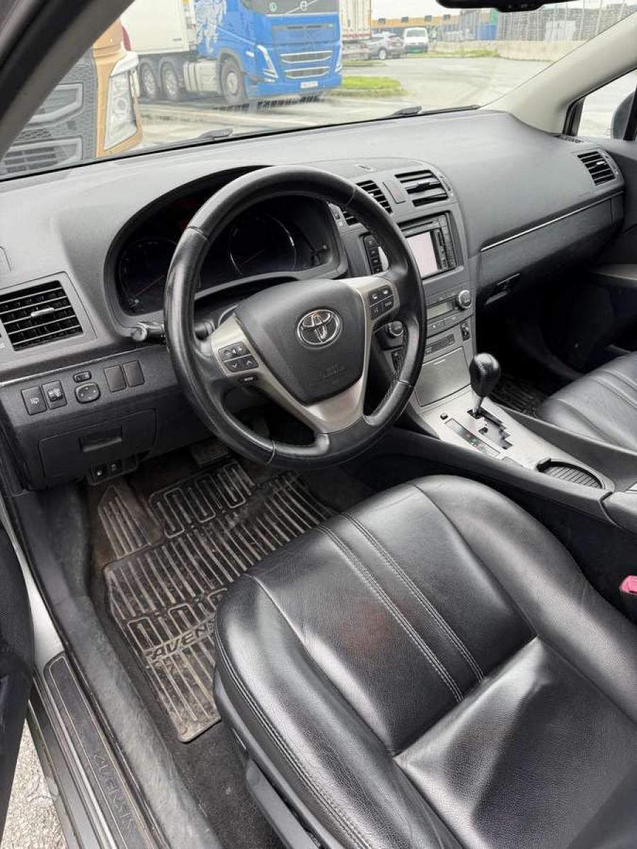 Серый Тойота Авенсис 2010 в Пасвалис, объемом двигателя 1.79 л и пробегом 240 тыс. км за 2800 €, фото 8 на AUTOMOTO.COM.LV