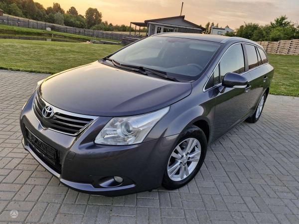 Pelēks Toyota Avensis 2010 Viļņa, ar dzinēja tilpumu 1.99 L un nobraukumu 249 tūkst. km par 5500 €, foto 2 vietnē AUTOMOTO.COM.LV