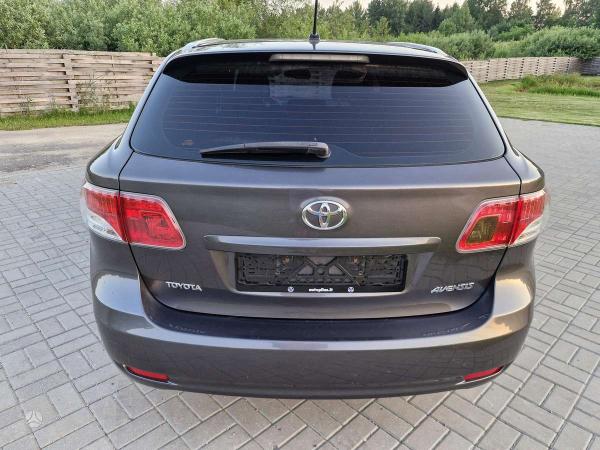 Pelēks Toyota Avensis 2010 Viļņa, ar dzinēja tilpumu 1.99 L un nobraukumu 249 tūkst. km par 5500 €, foto 4 vietnē AUTOMOTO.COM.LV