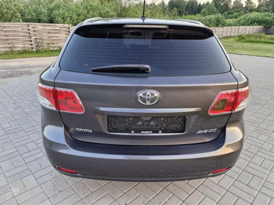 Pelēks Toyota Avensis 2010 Viļņa, ar dzinēja tilpumu 1.99 L un nobraukumu 249 tūkst. km par 5500 €, foto 5 vietnē AUTOMOTO.COM.LV