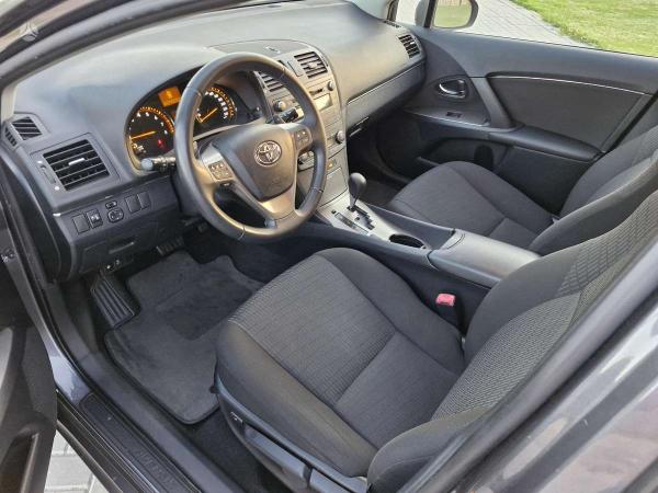 Pelēks Toyota Avensis 2010 Viļņa, ar dzinēja tilpumu 1.99 L un nobraukumu 249 tūkst. km par 5500 €, foto 8 vietnē AUTOMOTO.COM.LV