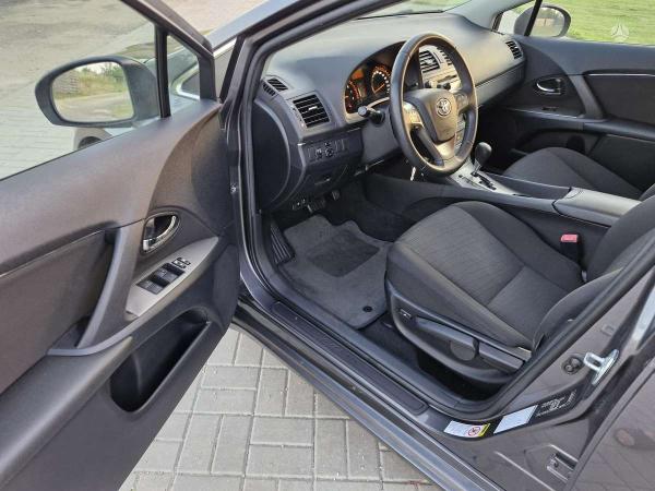 Pelēks Toyota Avensis 2010 Viļņa, ar dzinēja tilpumu 1.99 L un nobraukumu 249 tūkst. km par 5500 €, foto 9 vietnē AUTOMOTO.COM.LV