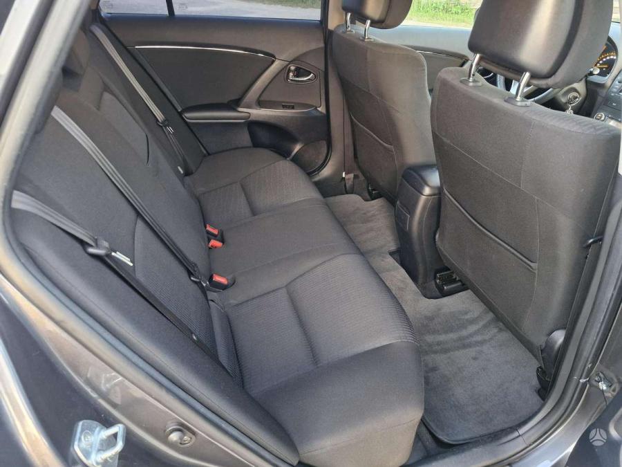 Pelēks Toyota Avensis 2010 Viļņa, ar dzinēja tilpumu 1.99 L un nobraukumu 249 tūkst. km par 5500 €, foto 12 vietnē AUTOMOTO.COM.LV