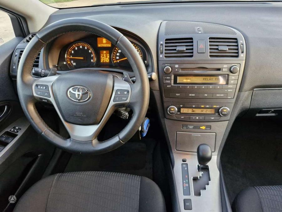 Pelēks Toyota Avensis 2010 Viļņa, ar dzinēja tilpumu 1.99 L un nobraukumu 249 tūkst. km par 5500 €, foto 14 vietnē AUTOMOTO.COM.LV