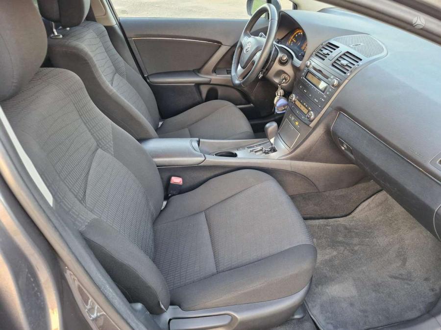 Pelēks Toyota Avensis 2010 Viļņa, ar dzinēja tilpumu 1.99 L un nobraukumu 249 tūkst. km par 5500 €, foto 15 vietnē AUTOMOTO.COM.LV