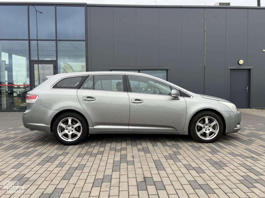Pelēks Toyota Avensis 2010 Šauļi, ar dzinēja tilpumu 2.20 L un nobraukumu 294 tūkst. km par 4300 €, foto 5 vietnē AUTOMOTO.COM.LV