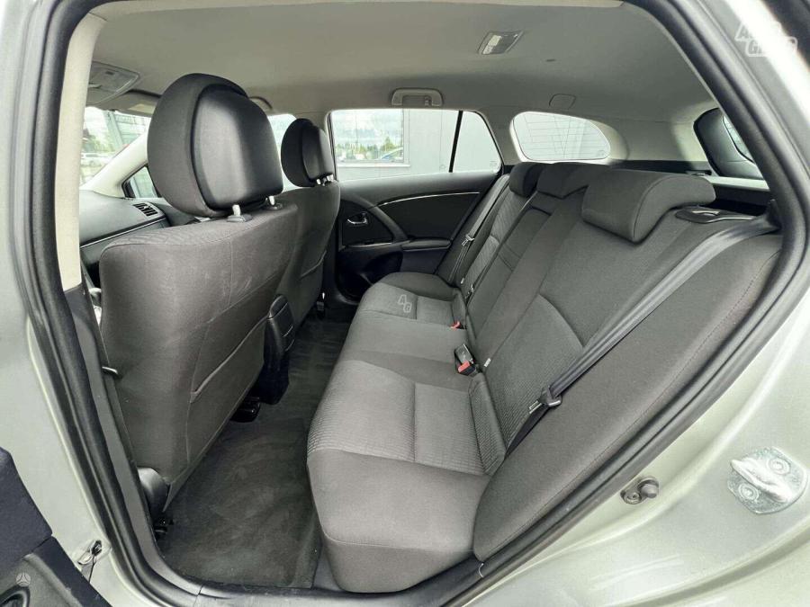 Pelēks Toyota Avensis 2010 Šauļi, ar dzinēja tilpumu 2.20 L un nobraukumu 294 tūkst. km par 4300 €, foto 15 vietnē AUTOMOTO.COM.LV