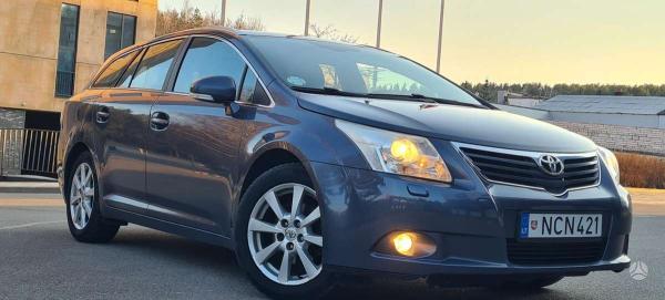 Pelēks Toyota Avensis 2010 Viļņa, ar dzinēja tilpumu 2.00 L un nobraukumu 386 tūkst. km par 3200 €, foto 2 vietnē AUTOMOTO.COM.LV