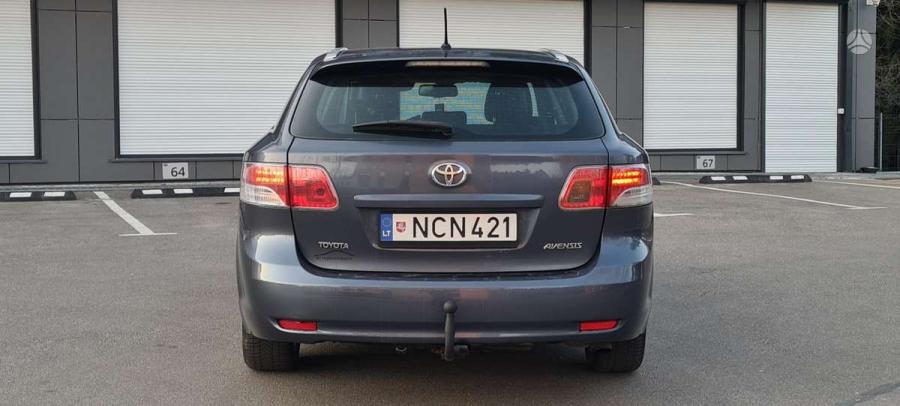 Pelēks Toyota Avensis 2010 Viļņa, ar dzinēja tilpumu 2.00 L un nobraukumu 386 tūkst. km par 3200 €, foto 9 vietnē AUTOMOTO.COM.LV
