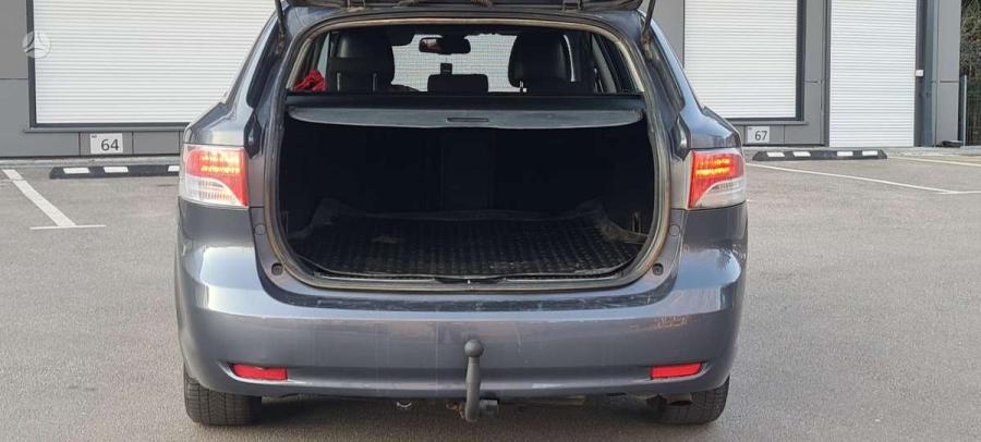 Pelēks Toyota Avensis 2010 Viļņa, ar dzinēja tilpumu 2.00 L un nobraukumu 386 tūkst. km par 3200 €, foto 14 vietnē AUTOMOTO.COM.LV