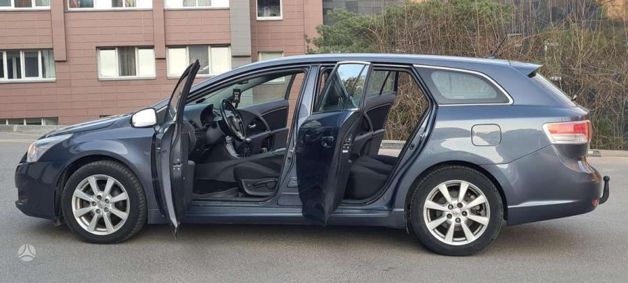 Pelēks Toyota Avensis 2010 Viļņa, ar dzinēja tilpumu 2.00 L un nobraukumu 386 tūkst. km par 3200 €, foto 18 vietnē AUTOMOTO.COM.LV