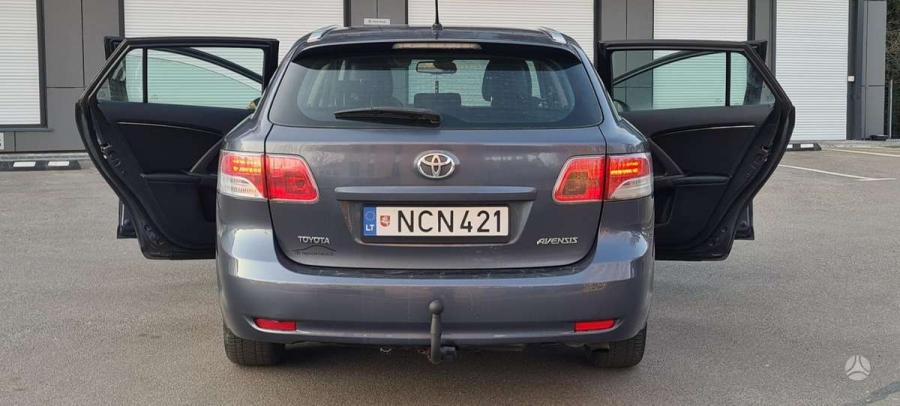 Pelēks Toyota Avensis 2010 Viļņa, ar dzinēja tilpumu 2.00 L un nobraukumu 386 tūkst. km par 3200 €, foto 20 vietnē AUTOMOTO.COM.LV