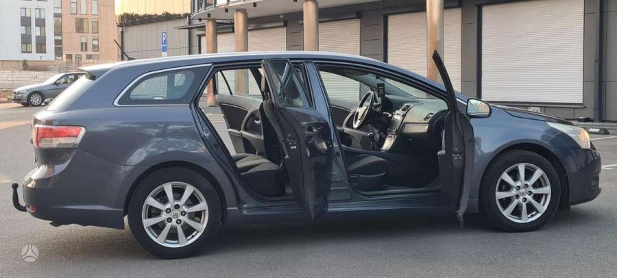 Pelēks Toyota Avensis 2010 Viļņa, ar dzinēja tilpumu 2.00 L un nobraukumu 386 tūkst. km par 3200 €, foto 21 vietnē AUTOMOTO.COM.LV