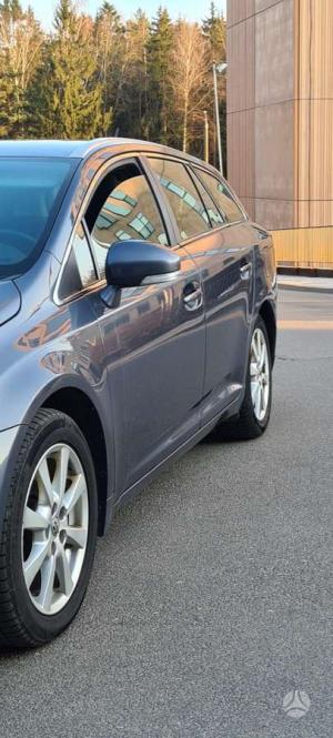 Pelēks Toyota Avensis 2010 Viļņa, ar dzinēja tilpumu 2.00 L un nobraukumu 386 tūkst. km par 3200 €, foto 26 vietnē AUTOMOTO.COM.LV