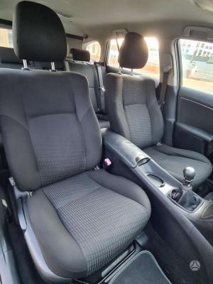 Pelēks Toyota Avensis 2010 Viļņa, ar dzinēja tilpumu 2.00 L un nobraukumu 386 tūkst. km par 3200 €, foto 29 vietnē AUTOMOTO.COM.LV
