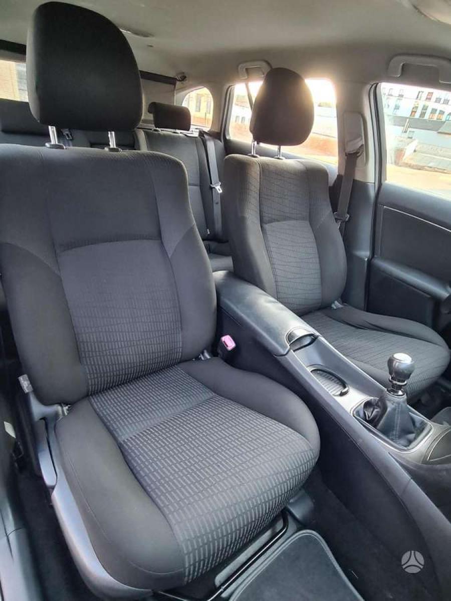 Pelēks Toyota Avensis 2010 Viļņa, ar dzinēja tilpumu 2.00 L un nobraukumu 386 tūkst. km par 3200 €, foto 29 vietnē AUTOMOTO.COM.LV