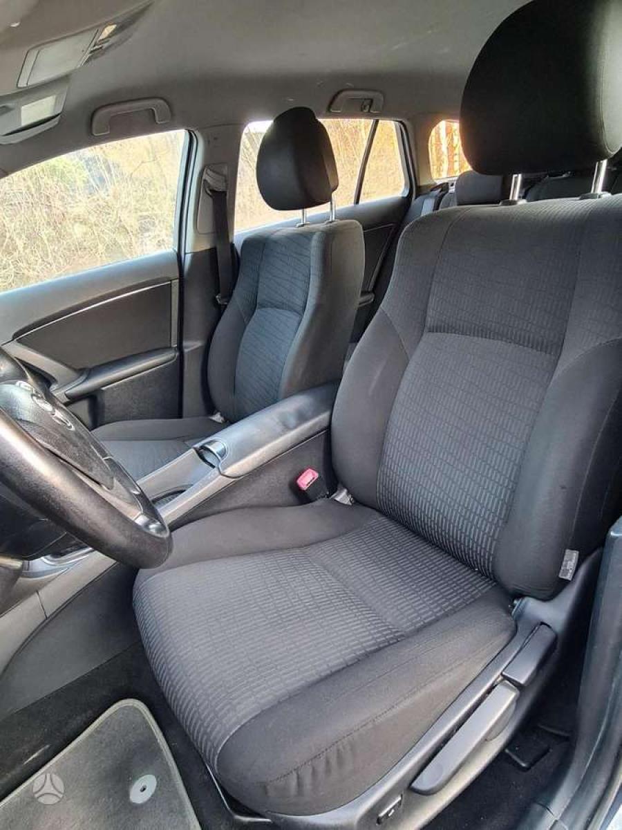Pelēks Toyota Avensis 2010 Viļņa, ar dzinēja tilpumu 2.00 L un nobraukumu 386 tūkst. km par 3200 €, foto 32 vietnē AUTOMOTO.COM.LV
