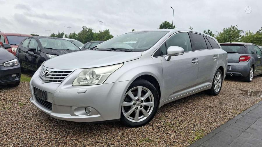 Pelēks Toyota Avensis 2010 Kauņa, ar dzinēja tilpumu 2.23 L un nobraukumu 260 tūkst. km par 4100 €, foto 1 vietnē AUTOMOTO.COM.LV