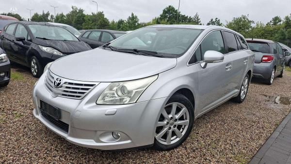 Grey Toyota Avensis 2010 in Kaunas, with an engine capacity of 2.23 L and mileage of 260 thousand km for 4100 €, photo 2 on AUTOMOTO.COM.LV
