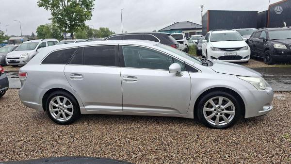 Grey Toyota Avensis 2010 in Kaunas, with an engine capacity of 2.23 L and mileage of 260 thousand km for 4100 €, photo 5 on AUTOMOTO.COM.LV