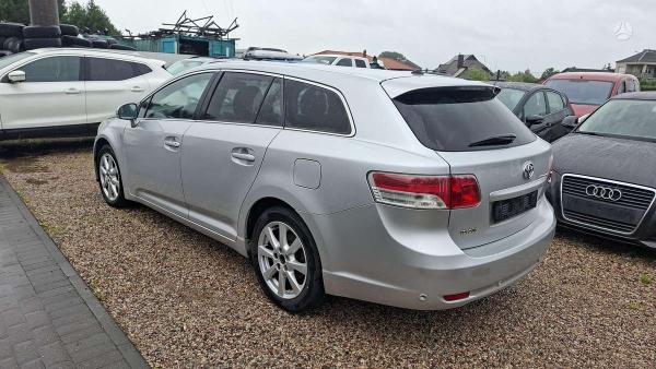 Grey Toyota Avensis 2010 in Kaunas, with an engine capacity of 2.23 L and mileage of 260 thousand km for 4100 €, photo 9 on AUTOMOTO.COM.LV