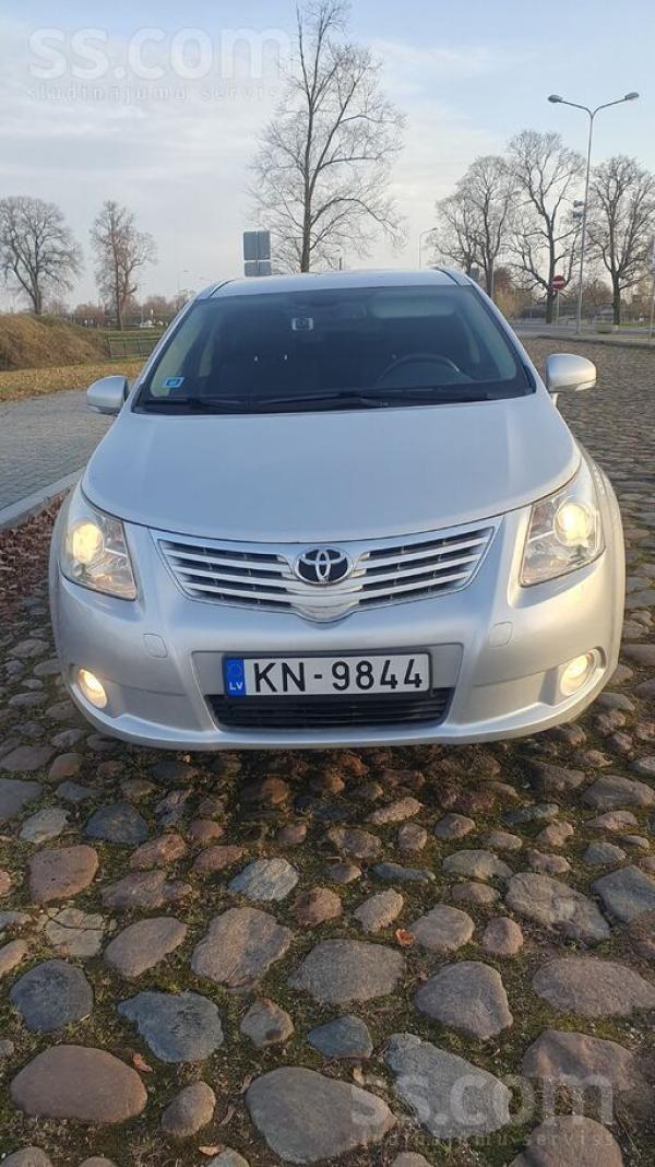 Серый Тойота Авенсис 2010 в Даугавпилс, объемом двигателя 2.20 л и пробегом 236 тыс. км за 3800 €, фото 2 на AUTOMOTO.COM.LV