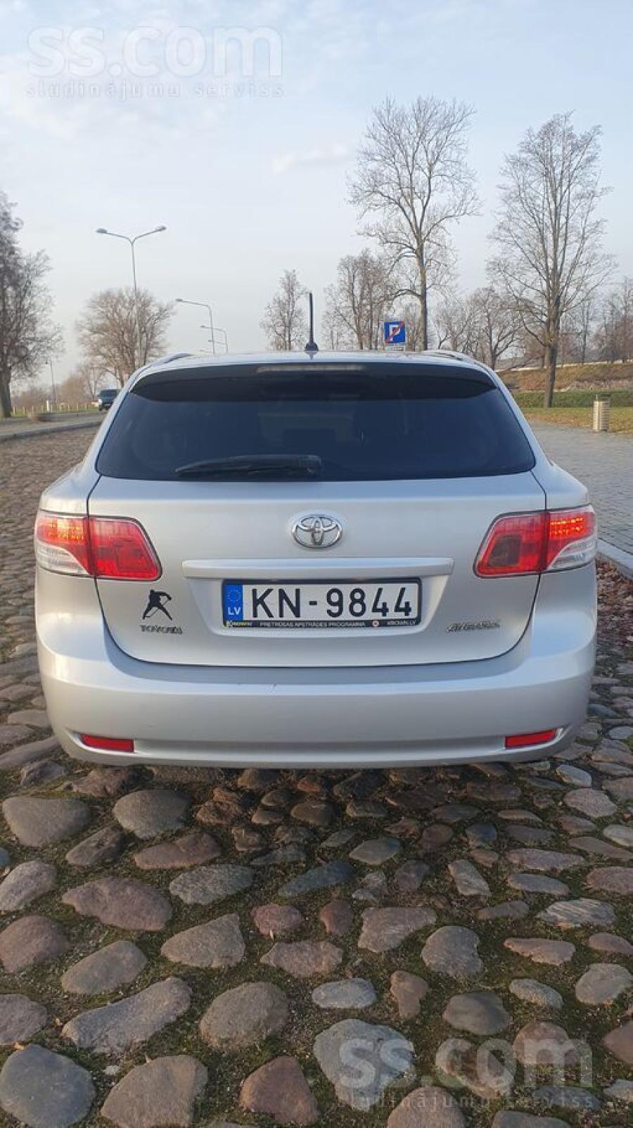 Pelēks Toyota Avensis 2010 Daugavpils, ar dzinēja tilpumu 2.20 L un nobraukumu 236 tūkst. km par 3800 €, foto 6 vietnē AUTOMOTO.COM.LV