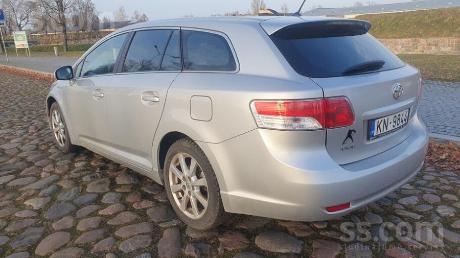 Pelēks Toyota Avensis 2010 Daugavpils, ar dzinēja tilpumu 2.20 L un nobraukumu 236 tūkst. km par 3800 €, foto 7 vietnē AUTOMOTO.COM.LV