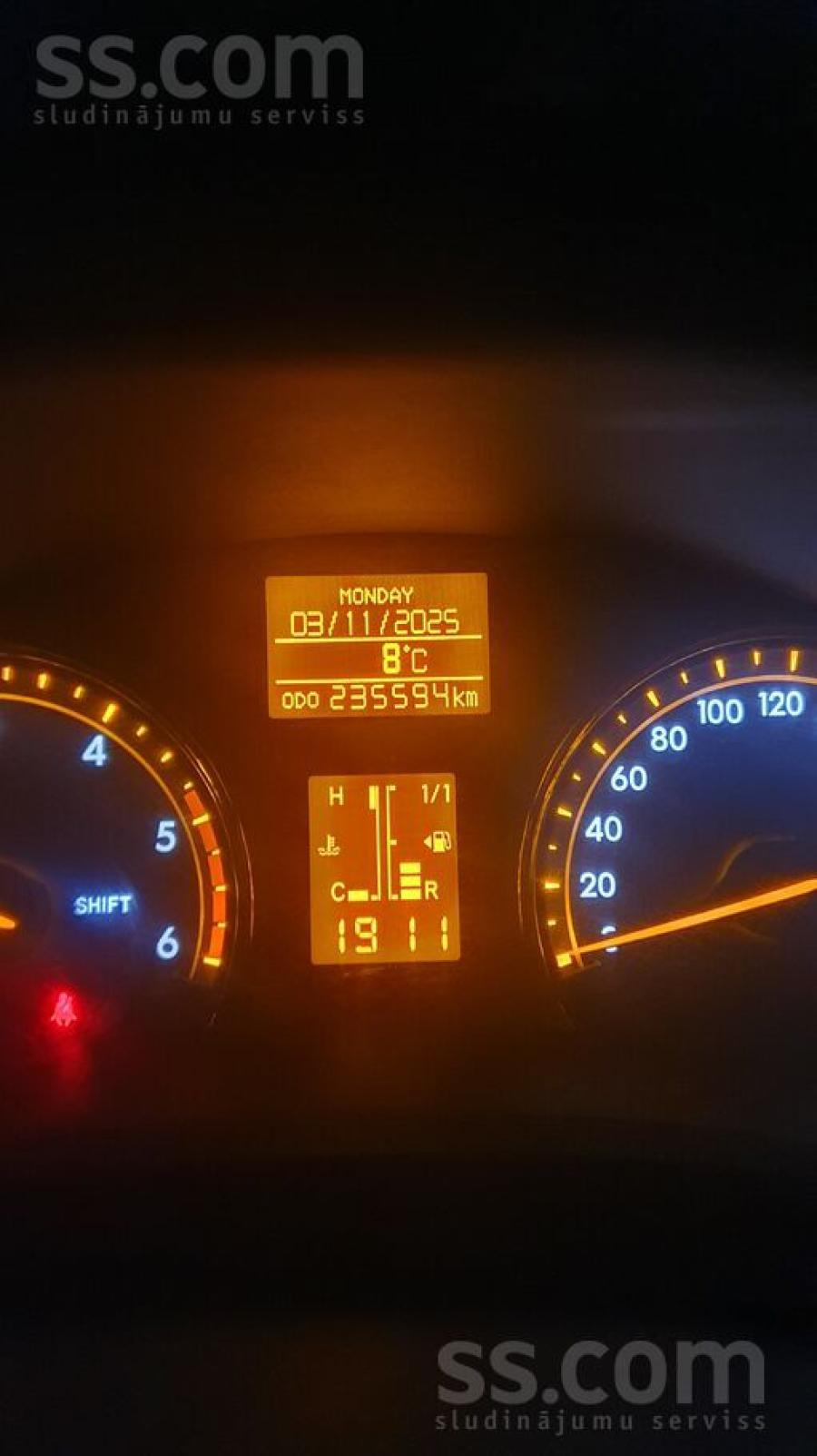 Pelēks Toyota Avensis 2010 Daugavpils, ar dzinēja tilpumu 2.20 L un nobraukumu 236 tūkst. km par 3800 €, foto 9 vietnē AUTOMOTO.COM.LV