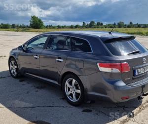 Pelēks Toyota Avensis 2010 Rīga, ar dzinēja tilpumu 2.20 L un nobraukumu 271 tūkst. km par 3900 €, foto  vietnē AUTOMOTO.COM.LV