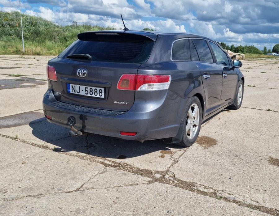 Pelēks Toyota Avensis 2010 Rīga, ar dzinēja tilpumu 2.20 L un nobraukumu 271 tūkst. km par 3900 €, foto 4 vietnē AUTOMOTO.COM.LV