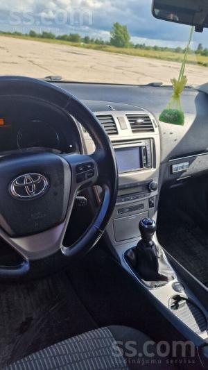 Pelēks Toyota Avensis 2010 Rīga, ar dzinēja tilpumu 2.20 L un nobraukumu 271 tūkst. km par 3900 €, foto 5 vietnē AUTOMOTO.COM.LV