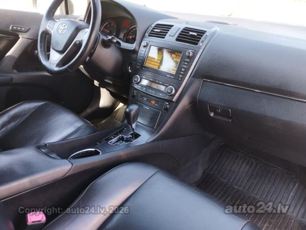 Grey Toyota Avensis 2010 in Tartu, with an engine capacity of 2.20 L and mileage of 291 thousand km for 3500 €, photo 6 on AUTOMOTO.COM.LV