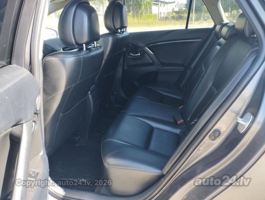 Серый Тойота Авенсис 2010 в Тарту, объемом двигателя 2.20 л и пробегом 291 тыс. км за 3500 €, фото 10 на AUTOMOTO.COM.LV