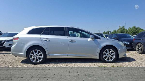 Grey Toyota Avensis 2010 in Kaunas, with an engine capacity of 2.23 L and mileage of 280 thousand km for 4100 €, photo 5 on AUTOMOTO.COM.LV