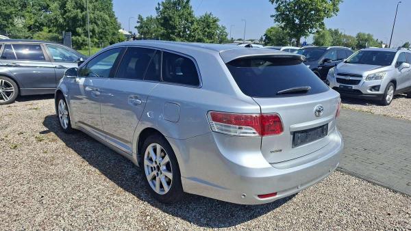 Grey Toyota Avensis 2010 in Kaunas, with an engine capacity of 2.23 L and mileage of 280 thousand km for 4100 €, photo 8 on AUTOMOTO.COM.LV