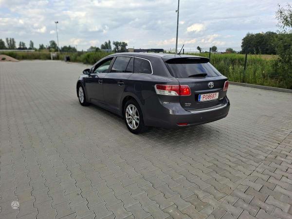 Grey Toyota Avensis 2010 in Kaunas, with an engine capacity of 2.00 L and mileage of 270 thousand km for 3750 €, photo 2 on AUTOMOTO.COM.LV