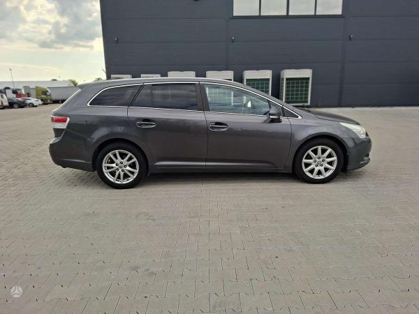 Grey Toyota Avensis 2010 in Kaunas, with an engine capacity of 2.00 L and mileage of 270 thousand km for 3750 €, photo 6 on AUTOMOTO.COM.LV