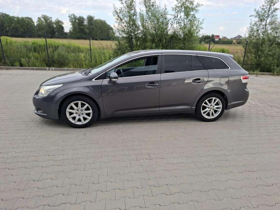 Серый Тойота Авенсис 2010 в Каунас, объемом двигателя 2.00 л и пробегом 270 тыс. км за 3750 €, фото 1 на AUTOMOTO.COM.LV