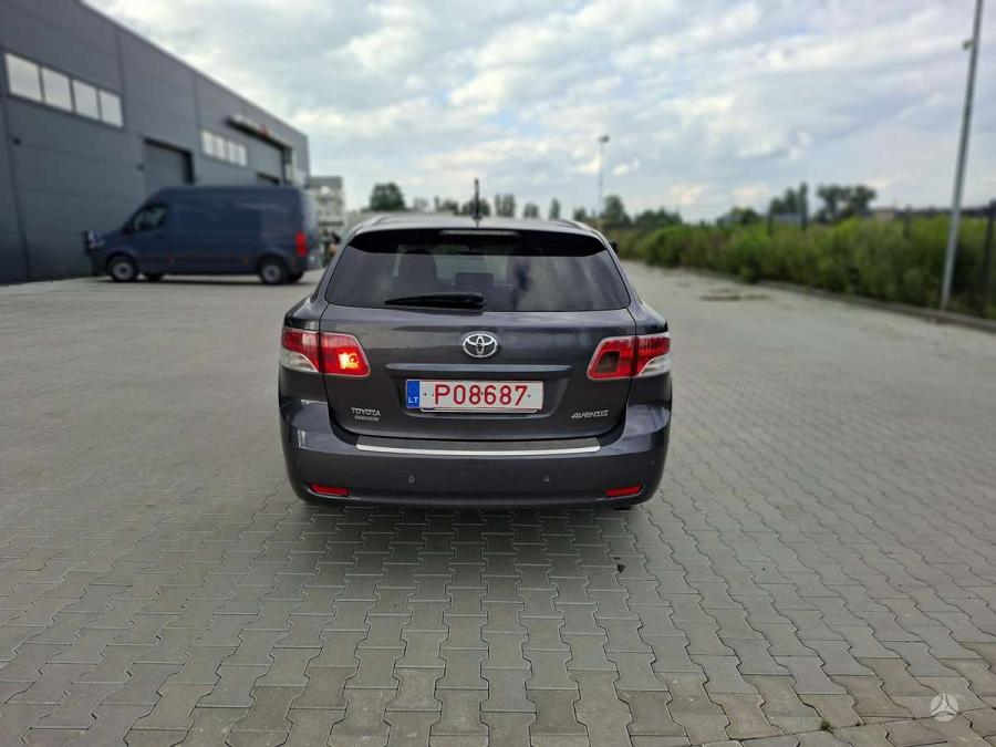 Серый Тойота Авенсис 2010 в Каунас, объемом двигателя 2.00 л и пробегом 270 тыс. км за 3750 €, фото 4 на AUTOMOTO.COM.LV