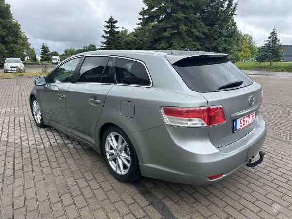 Pelēks Toyota Avensis 2010 Kauņa, ar dzinēja tilpumu 2.23 L un nobraukumu 271 tūkst. km par 3500 €, foto 2 vietnē AUTOMOTO.COM.LV
