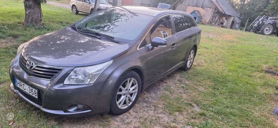Pelēks Toyota Avensis 2010 Viļņa, ar dzinēja tilpumu 2.00 L un nobraukumu 240 tūkst. km par 2800 €, foto 1 vietnē AUTOMOTO.COM.LV