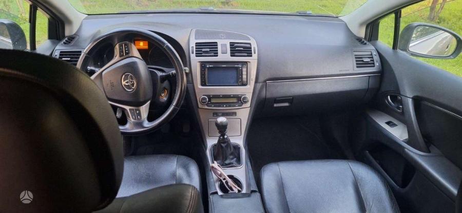 Pelēks Toyota Avensis 2010 Viļņa, ar dzinēja tilpumu 2.00 L un nobraukumu 240 tūkst. km par 2800 €, foto 5 vietnē AUTOMOTO.COM.LV
