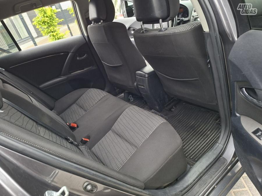 Pelēks Toyota Avensis 2010 Kauņa, ar dzinēja tilpumu 2.00 L un nobraukumu 270 tūkst. km par 3750 €, foto 12 vietnē AUTOMOTO.COM.LV