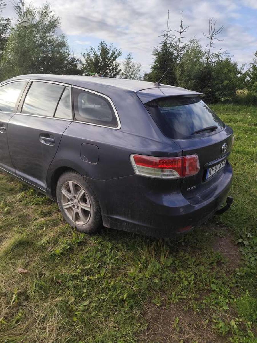 Grey Toyota Avensis 2010 in Vilnius, with an engine capacity of 2.00 L and mileage of 336 thousand km for 3500 €, photo 1 on AUTOMOTO.COM.LV