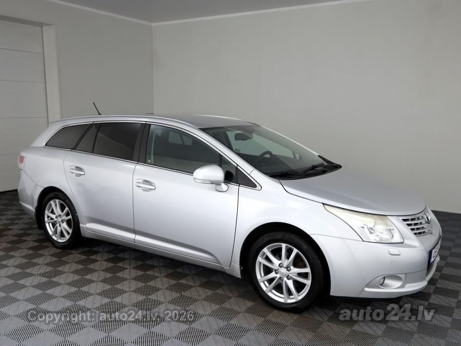 Pelēks Toyota Avensis 2010 Tallina, ar dzinēja tilpumu 2.00 L un nobraukumu 356 tūkst. km par 2499 €, foto 1 vietnē AUTOMOTO.COM.LV